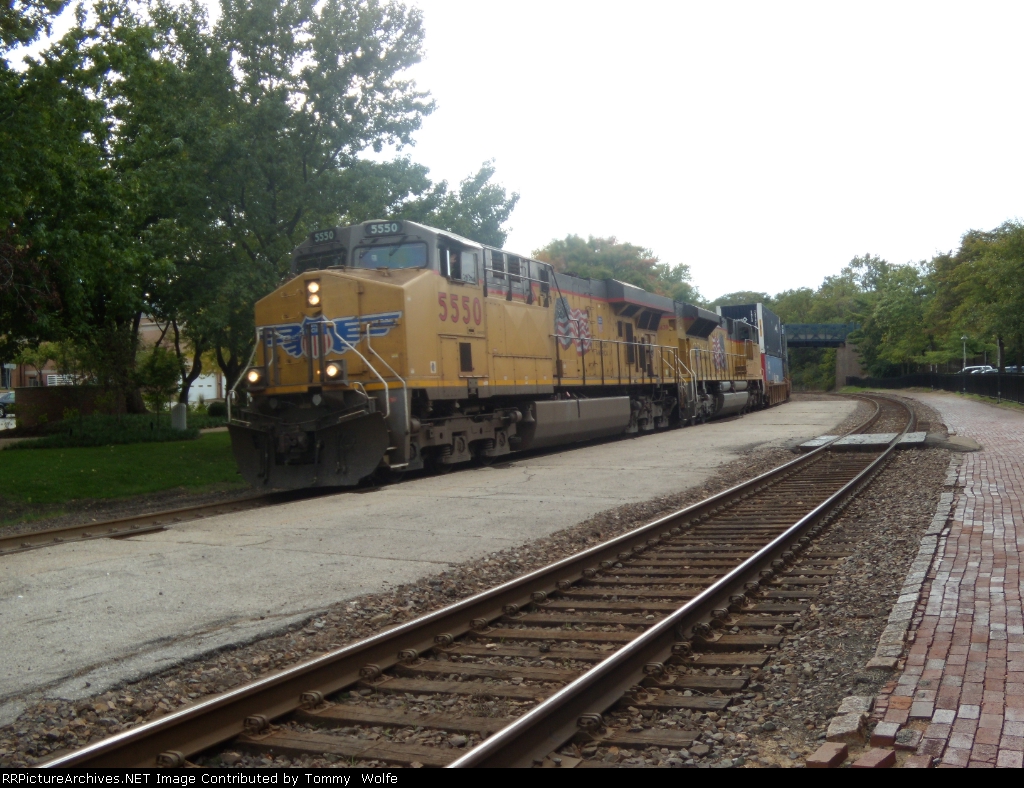 UP 5550 leads the KOAMN eastbound